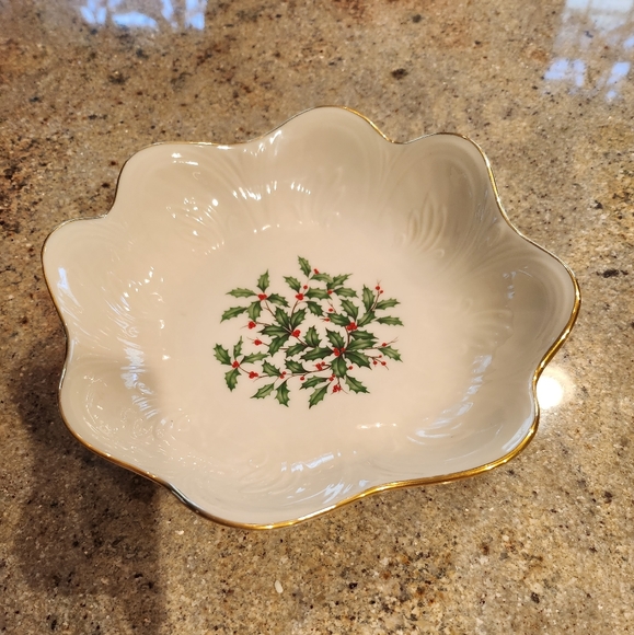 Lenox | Holiday | Lenoxspecial Holly Scalloped Servervintage | Poshmark